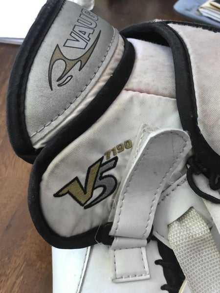 Vaughn Velocity V5 Goalie Glove Regular Junior | SidelineSwap | Buy and ...