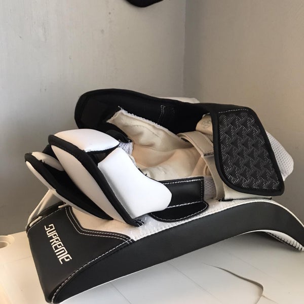 Bauer S29 Blocker | SidelineSwap | Buy and Sell on SidelineSwap