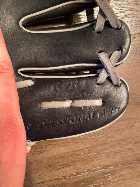Rawlings R9 Infield Training Mitt 9.5” | SidelineSwap | Buy and Sell on ...