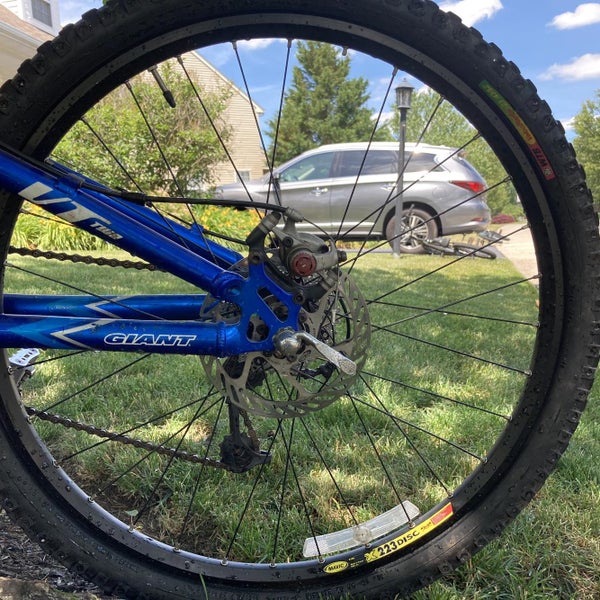 Unisex Giant VT two 18.5" Mountain Bike | SidelineSwap | Buy and Sell ...