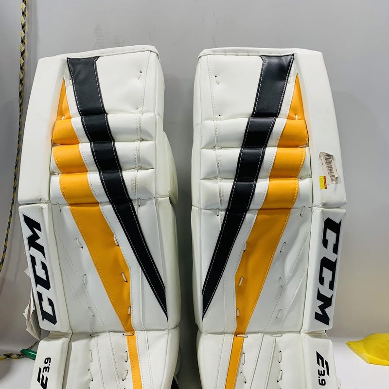 29" CCM Extreme Flex E4.9 Goalie Leg Pads | SidelineSwap