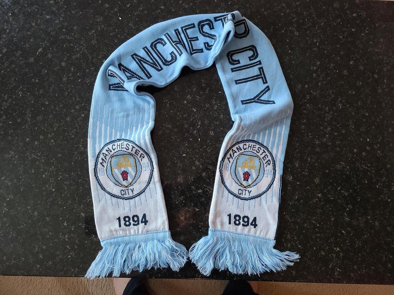 Brand new Manchester City knit cap and reversible scarf | SidelineSwap ...