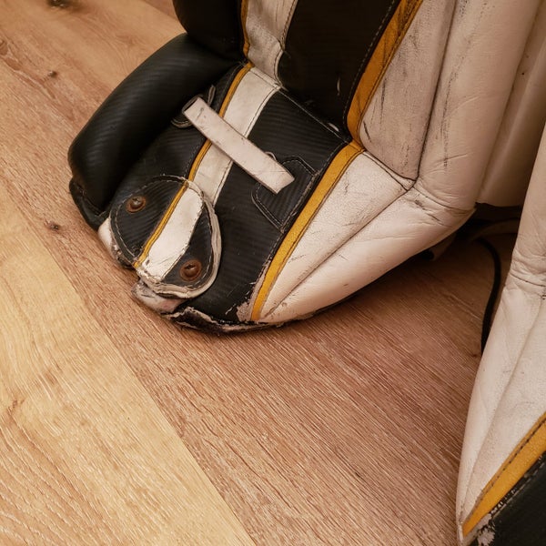 35" Koho 590 Goalie Pads | SidelineSwap | Buy and Sell on SidelineSwap