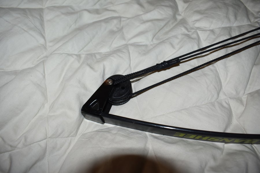 Barnett Lil' Banshee Compound Bow, Black | SidelineSwap | Buy and Sell ...