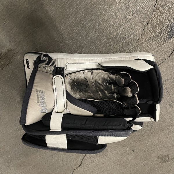 CCM Retro Flex Pro Blocker Senior White/Navy | SidelineSwap | Buy and ...