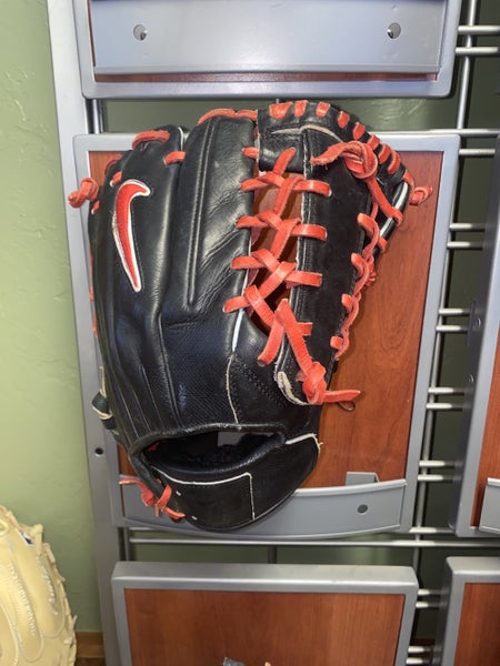 Pro issue Nike N1 elite Carson Kelly issued glove | SidelineSwap | Buy ...