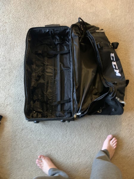 CCM REFEREE ROLLER BAG, Force Krome XL Girdle, Force XL Referee Pants ...