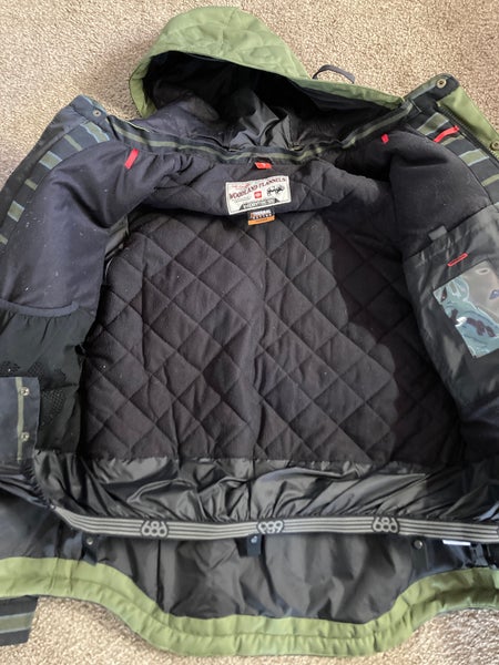 686 Woodland Insulated Jacket | SidelineSwap | Buy and Sell on SidelineSwap