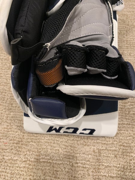 CCM Retro Flex III Pro Blocker - Winnipeg Jets Colours (** Used Once ...