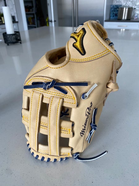 Mizuno Austin Riley 12.75 Outfield Glove. LHT | SidelineSwap | Buy and ...