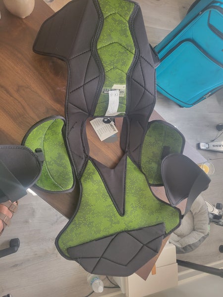 New Senior Large Bauer Supreme Gs Shoulder Pads | SidelineSwap | Buy ...
