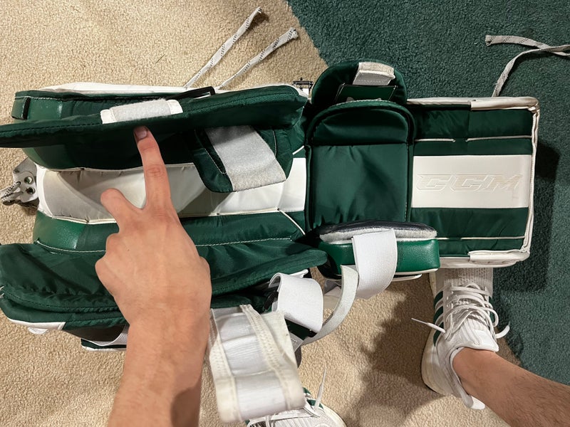 Jake Oettinger Ccm extreme flex 5 leg pads (price negotiable ...