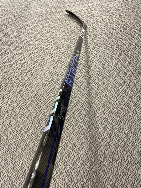 CCM Trigger 7 Pro 70 flex P28 curve right hand stick | SidelineSwap ...