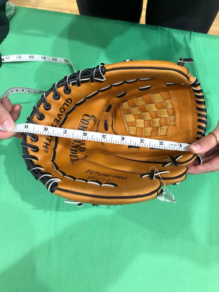 New Right Hand Throw Baseball Glove 9.5" | SidelineSwap | Buy and Sell ...