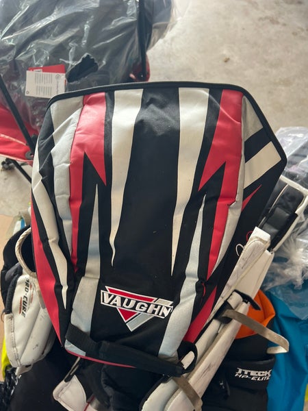 Used Vaughn VM7700 Goalie Mask | SidelineSwap | Buy and Sell on ...