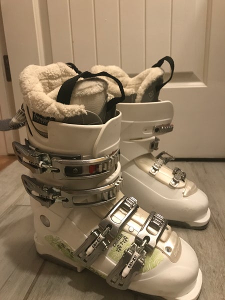 Women's Used Salomon All Mountain Charm 7 Ski Boots | SidelineSwap ...