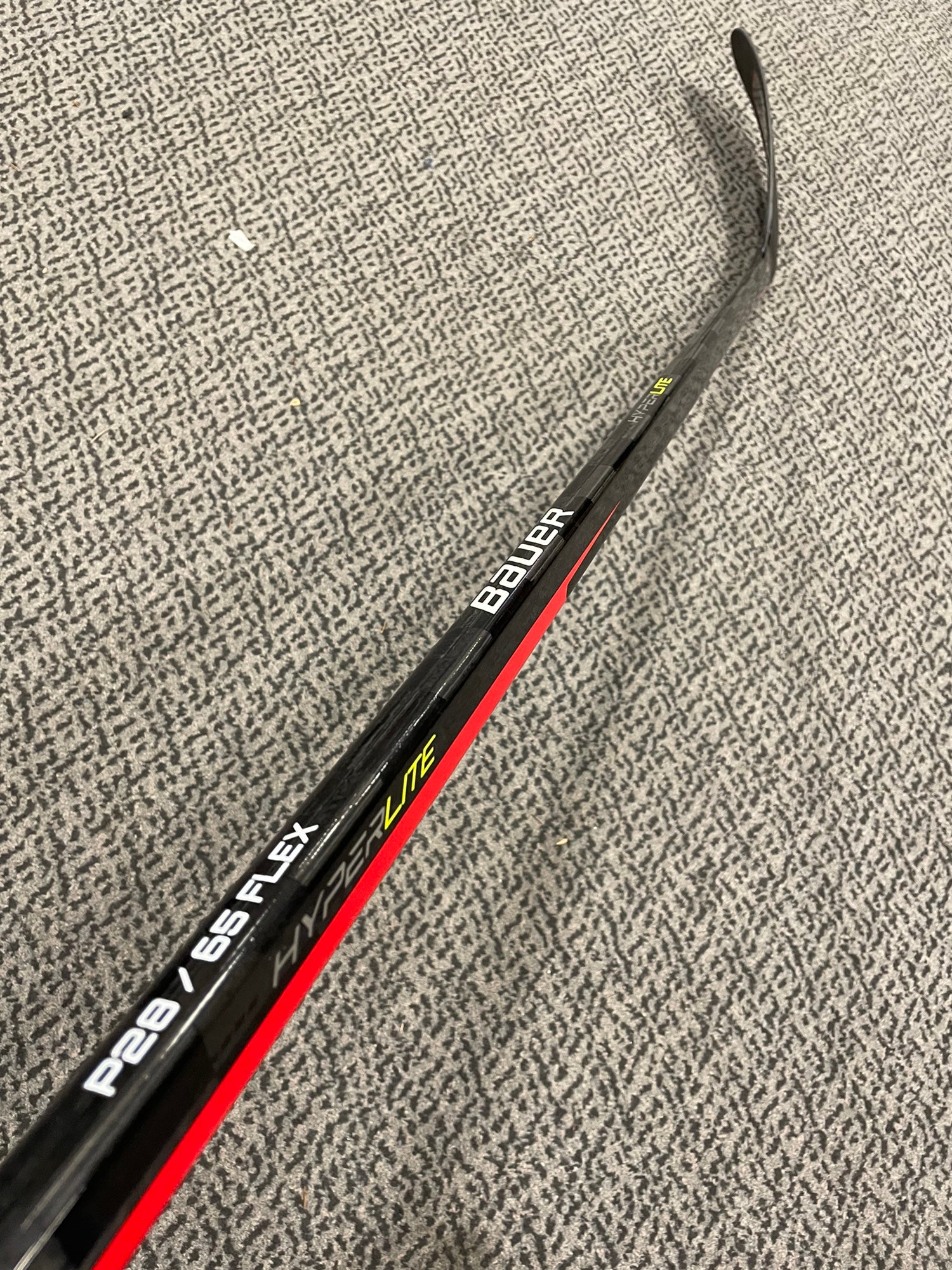 Bauer Hyperlite P28 curve 65 flex right hand stick | SidelineSwap