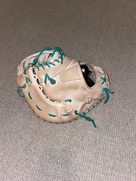 44 pro first base mitt | SidelineSwap | Buy and Sell on SidelineSwap