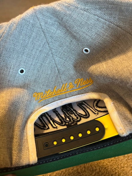 Mitchell & Ness Boston Bruins Snapback Hat | SidelineSwap | Buy and ...