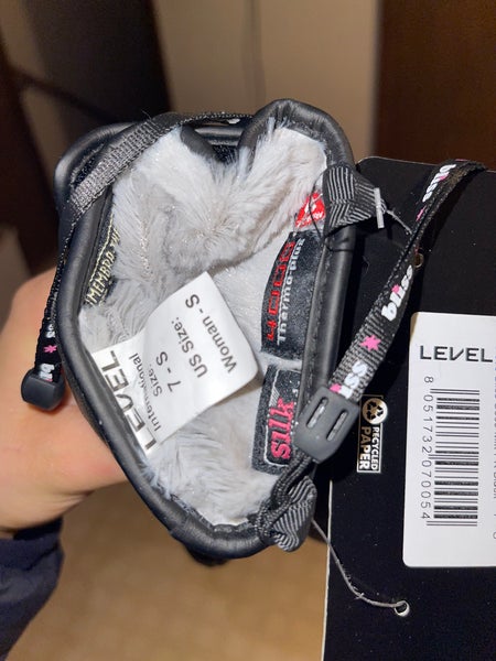 New Level Small Skiing Gloves | SidelineSwap | Buy and Sell on SidelineSwap