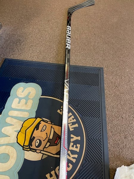 New Senior Bauer Right Handed Vapor Hyperlite Hockey Stick Toe Pattern ...