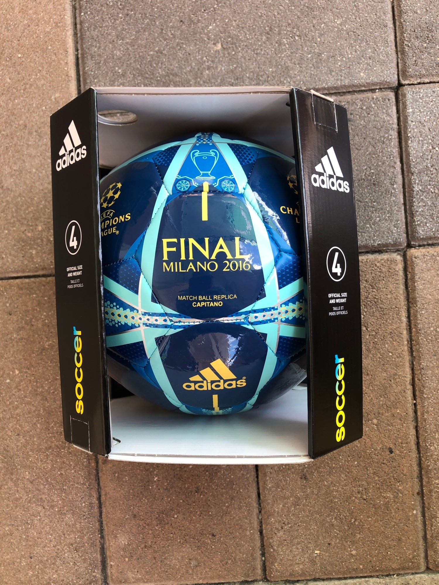 Champions League Capitano Soccer Ball