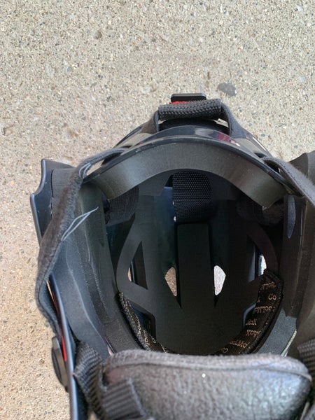 Youth Used Itech 1400 Goalie Mask (Expired) | SidelineSwap | Buy and ...