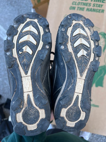 Youth Used Molded Easton Cleats (Size: 1) | SidelineSwap | Buy and Sell ...