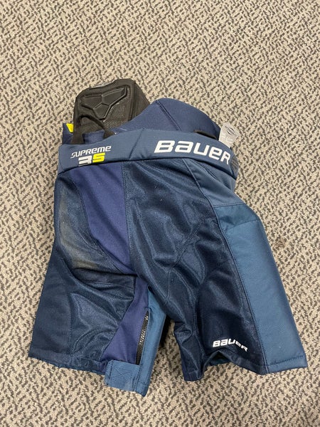 Bauer Navy Supreme 3S Junior Small Breezers | SidelineSwap | Buy and ...