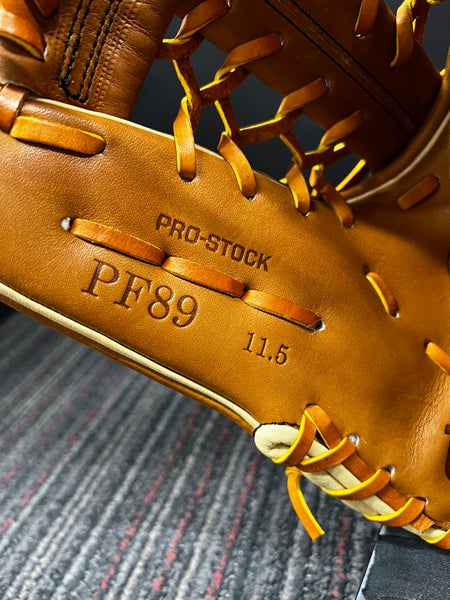 New Wilson RHT PF89 11.5" A2000 Baseball Glove | SidelineSwap | Buy and ...