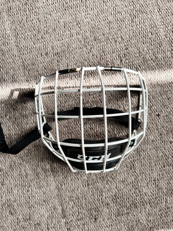 Medium CCM Full Cage FM580 | SidelineSwap