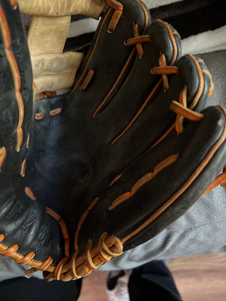 Jose Altuve JA27 Infield 11.5" A2000 Baseball Glove | SidelineSwap ...