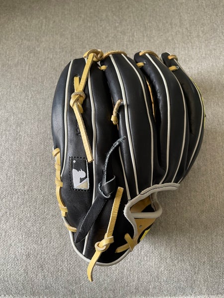 Wilson A2000 Pro-Stock 1786 11.5 | SidelineSwap | Buy and Sell on ...