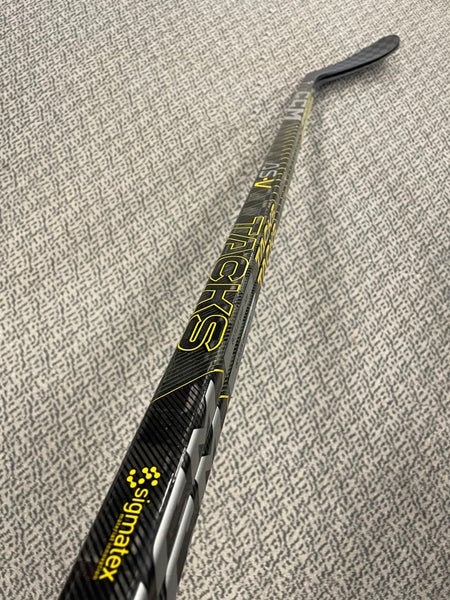 2- Pack CCM Tacks ASV 80 flex P28 curve right hand sticks ...