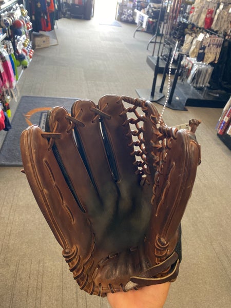 Left Hand Throw 11.5" A2000 Baseball Glove | SidelineSwap | Buy and ...