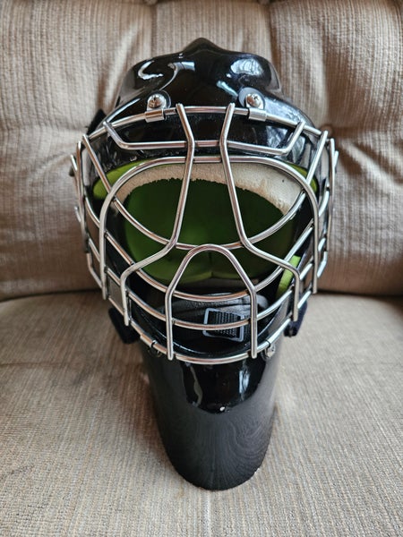 OTNY X1m Elite Goalie Mask | SidelineSwap | Buy and Sell on SidelineSwap