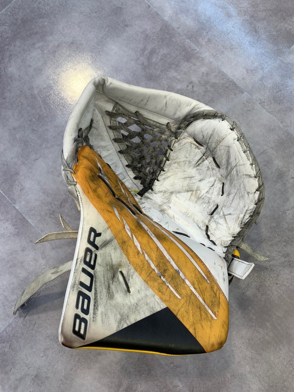 Bauer Hyperlite 2 Goalie Glove | SidelineSwap