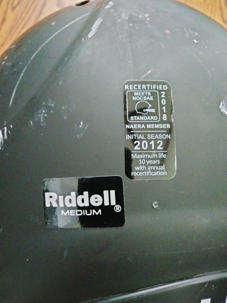 Adult Used Medium 2012 Black Riddell Revolution Helmet | SidelineSwap ...