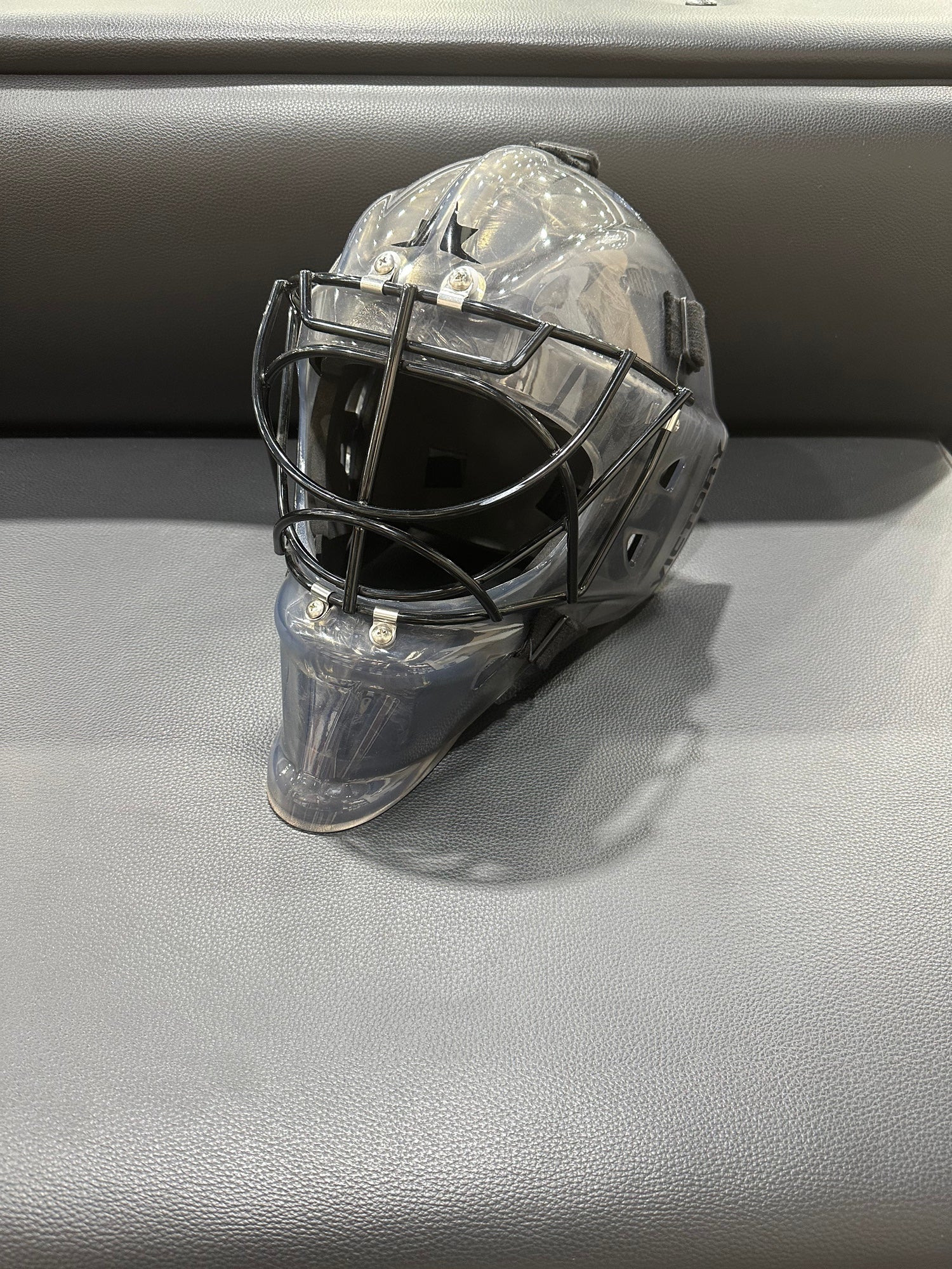 Victory V6 Goalie Mask | SidelineSwap