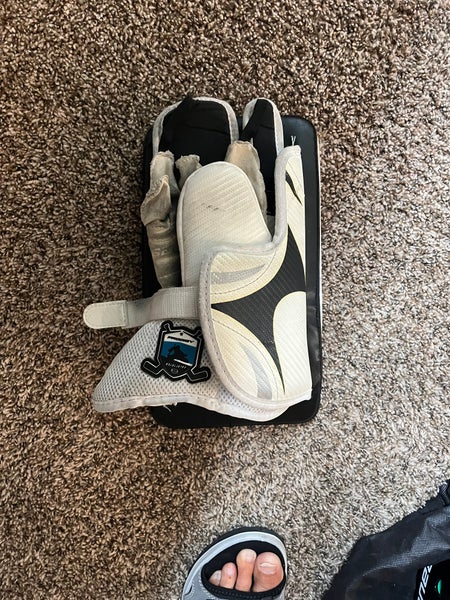 Youth Right handed hockey goalie gear set | SidelineSwap | Buy and Sell ...