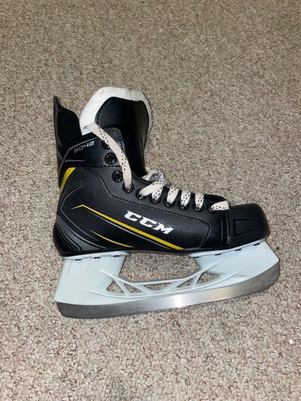 Used Ccm Regular Width Size 5 Super Tacks 9360 Hockey Skates Sidelineswap