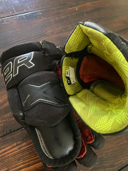 Bauer Vapor X2.9 11" Gloves | SidelineSwap | Buy and Sell on SidelineSwap