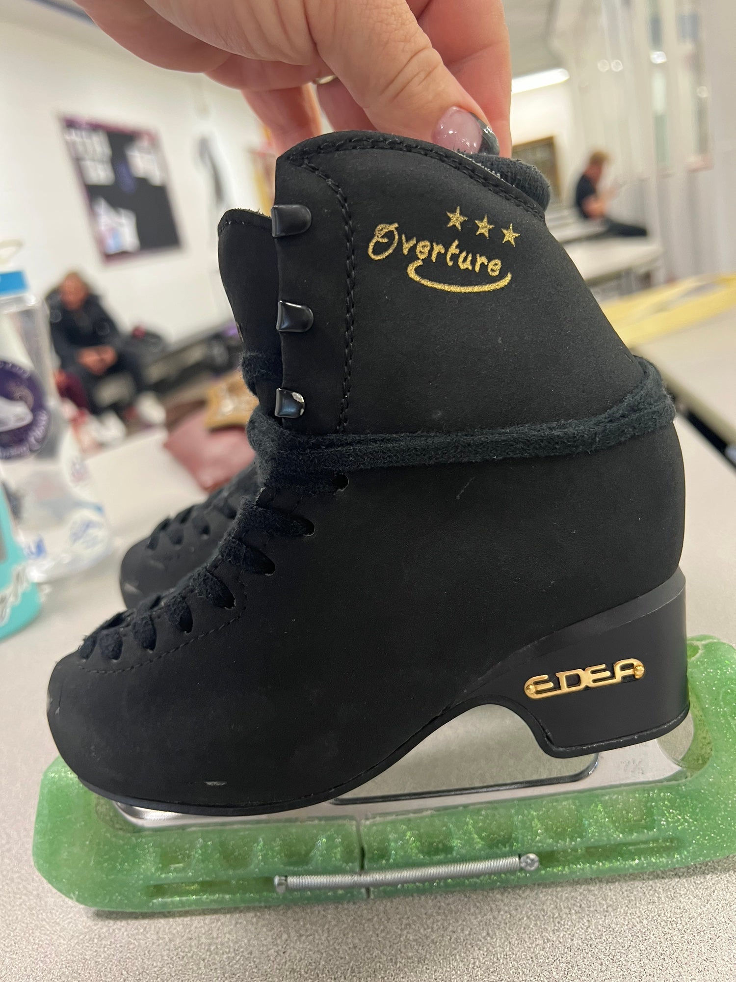 Edea Overture 200 boots with MK Flight blades, guards | SidelineSwap