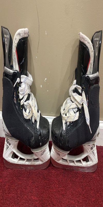 New Toronto Maple Leafs Pro Stock Bauer Vapor HyperLite Skates Senior ...
