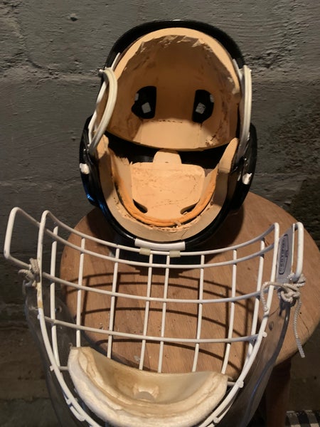 Cooper SK2000 M with HM50L Hasek Cage | SidelineSwap | Buy and Sell on ...
