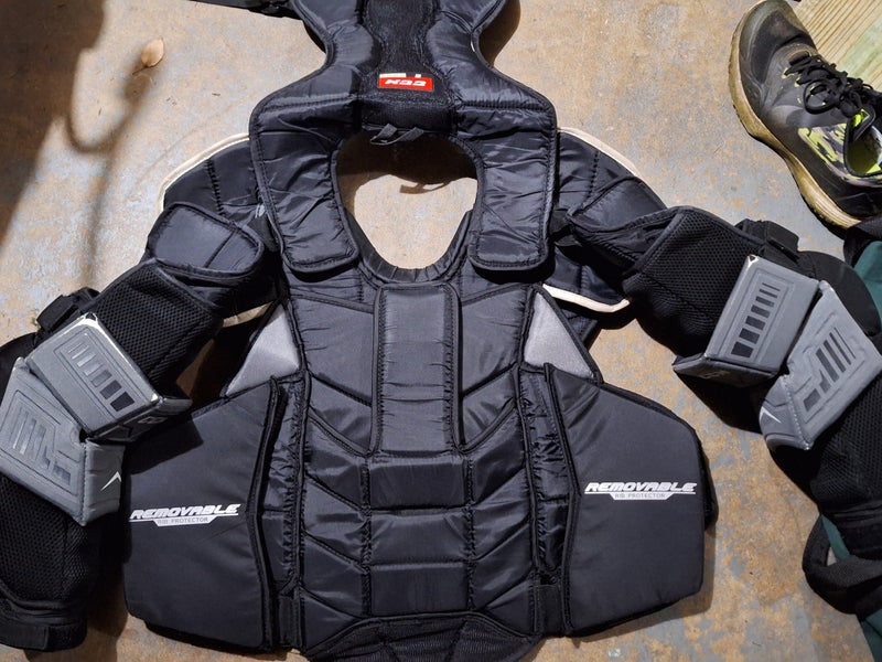 Used Large CCM Extreme Flex Shield E2.9 Goalie Chest Protector ...