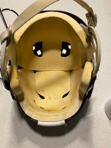 Cooper SK2000 Medium Helmet | SidelineSwap | Buy and Sell on SidelineSwap