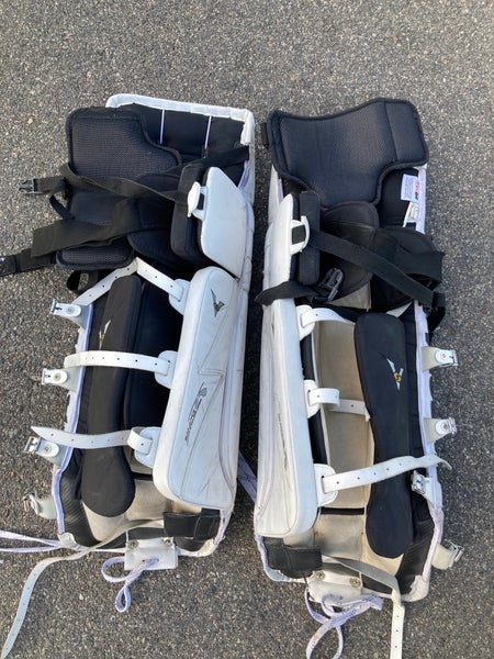 Used 32" Vaughn Velocity V5 Goalie Leg Pads | SidelineSwap | Buy and ...