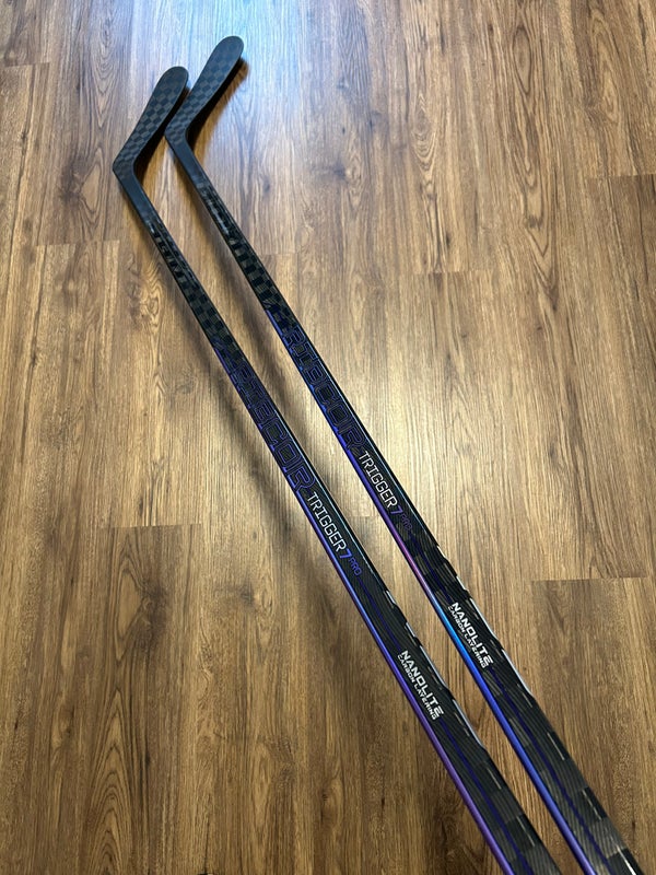 2 pack CCM Ribcore Trigger 7 Pro RH 75 Flex P28 | SidelineSwap