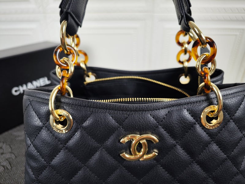 Chanel Black deer pattern cowhide Crossbody bags | SidelineSwap | Buy ...